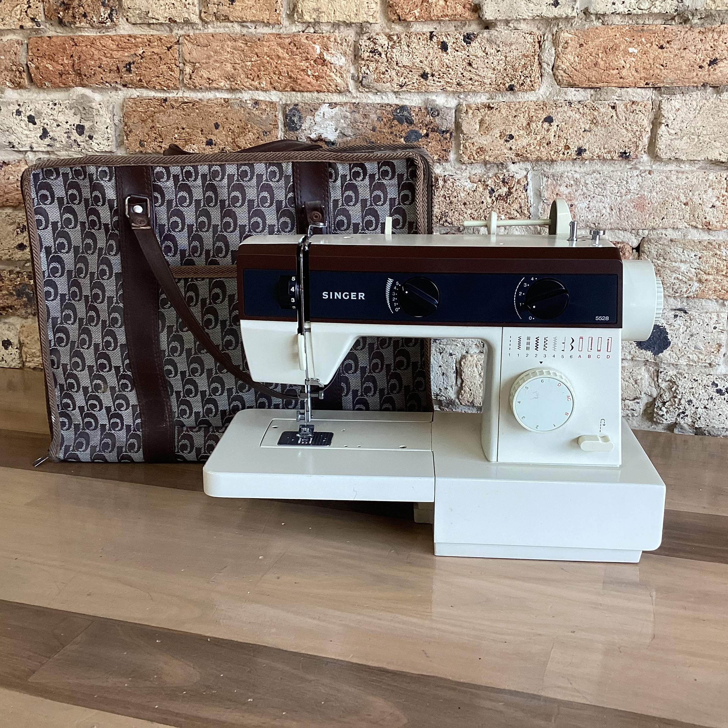 Second Hand Singer 5528 – Bobbin and Ink